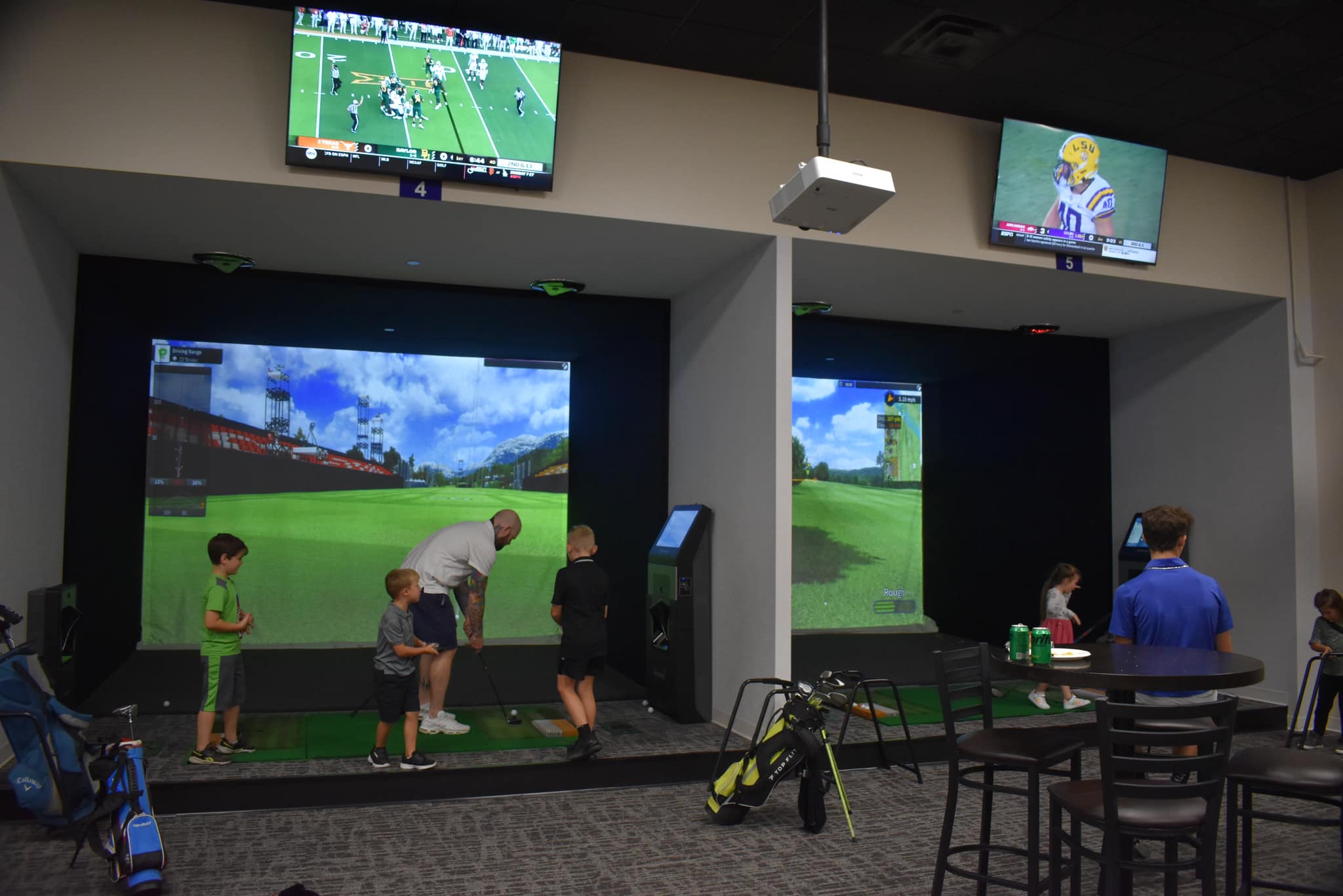 Golfzon Simulator - World of Golf
